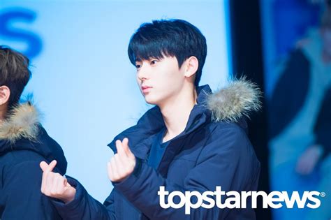 Uhd포토 워너원wanna One 황민현 ‘시크한 하트 최시율 기자 톱스타뉴스