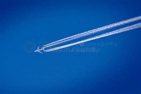 飞机高清图片 在蓝天上飞行的飞机 在蓝天上飞行的飞机图片免费下载 5084503980 千图网pro