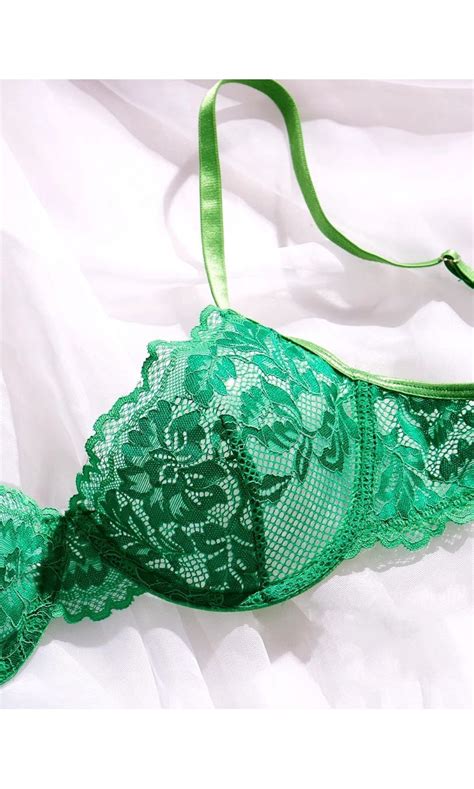 Set De Lenjerie Intima Din Dantela Fina Cu Sutien Push Up Chilot Tanga