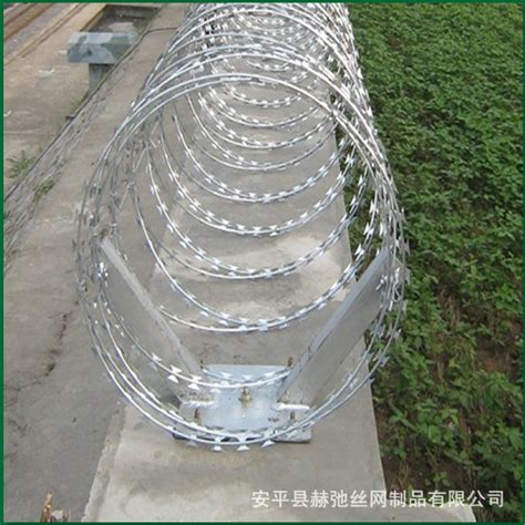 厂家直销 高档小区防盗专用不锈钢304 刀片刺绳 监狱防攀刀片刺网 阿里巴巴
