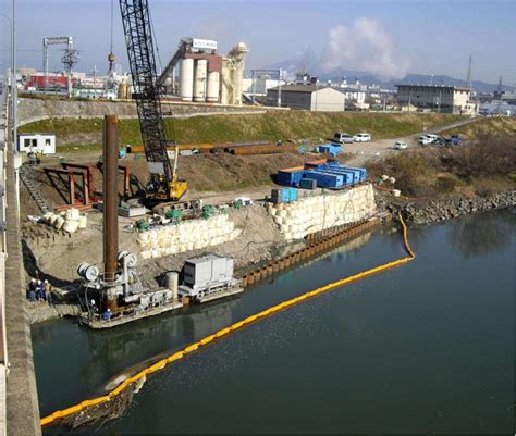 橋梁下における河川護岸の改修 株式会社 技研製作所 Giken