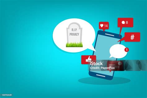 소셜 미디어 개념 바이러스 성 콘텐츠 소셜 활동 및 Smm 좋아요 공유 및 댓글이 모바일 화면에 나타나며 연설 거품과 평화 개인