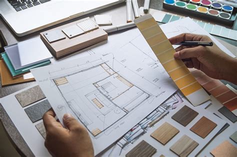 건축가 디자이너 인테리어 크리에이티브 작업 손 그리기 스케치 계획 블루 프린트 선택 재료 색상 샘플 아트 도구 디자인 스튜디오 계획에 대한 스톡 사진 및 기타 이미지
