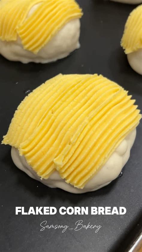 삼송빵집 🥔삼송빵집 초코 감자 고로케 🥔 고품질 미국산 감자와 고소한 특제 화이트소스 달콤한 초코칩을 넣어 고소하고 달콤한 삼송빵집만의 초코 감자 고로케를 즐겨보세요