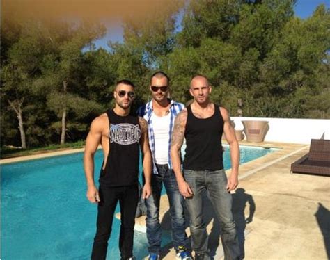 Umjovemsafado Kriss Aston