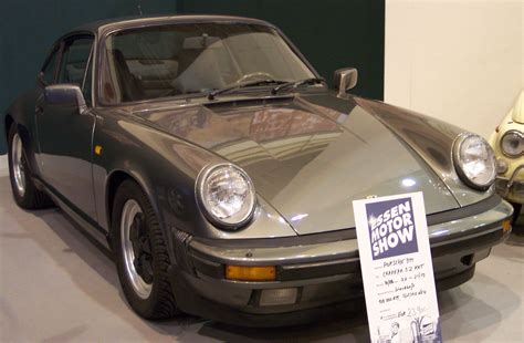File:Porsche 911 Carrera 3.2 1988 vr EMS.jpg - Wikimedia Commons