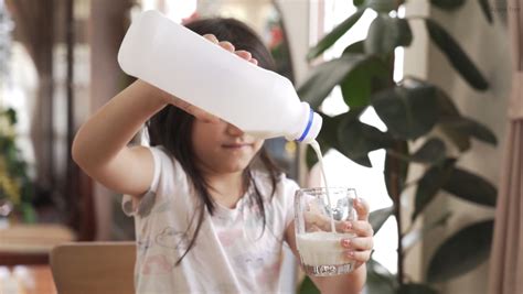 Цены на продукты в Украине супермаркеты повысили стоимость молока и