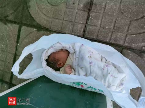 事发海口！男婴被遗弃街头垃圾桶旁 孩子母亲已找到