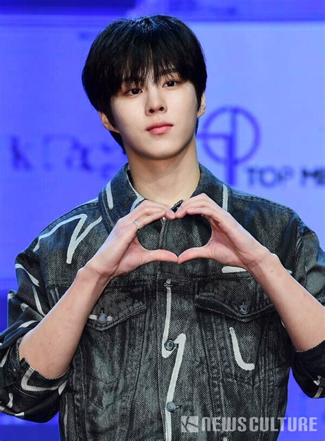 김우석 새 앨범 발매 기념 사랑의 하트~♥ Nc포토