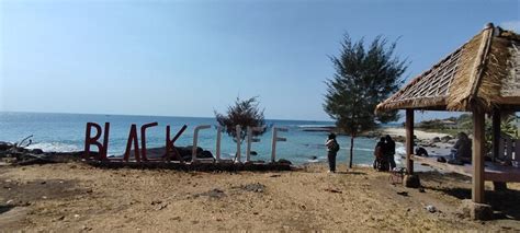 Pantai Batu Hideung Pandeglang Intip Keunikannya Yuk