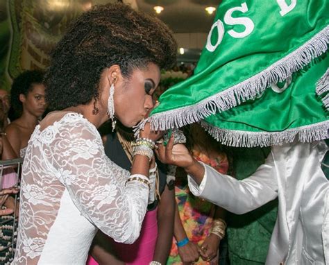 Bailarina Ivi Pizzott Será Musa Em Duas Escolas De Samba Notícias Em