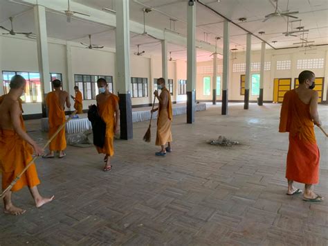 คณะครู และสามเณรนักเรียน โรงเรียนวัดโบสถ์อินทร์บุรี