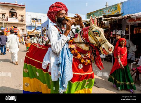 Street Entertainer Pushkar Camel Fair Pushkar Rajasthan India Stock