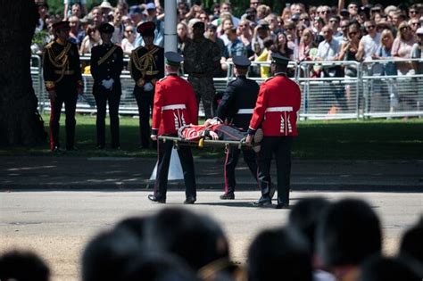Why Do Royal Guards Faint On Parade Expert Explains Why Soldiers Often