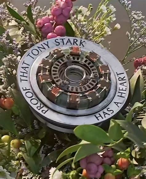 Prueba De Que Tony Stark Tiene Corazon Corazones Tony Stark Fondos