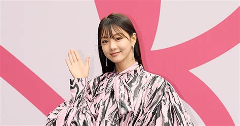 이세희 ‘새침한 손인사