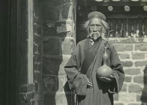 古代道士为什么喜欢远离闹市，在深山险峰中建道观道家