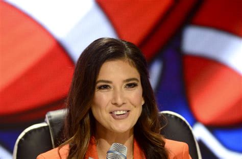 College Gameday Who Is Feature Reporter Jen Lada