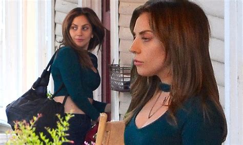 Lady Gaga Shows Off Slim Waist Filming A Star Is Born Daily Mail Online