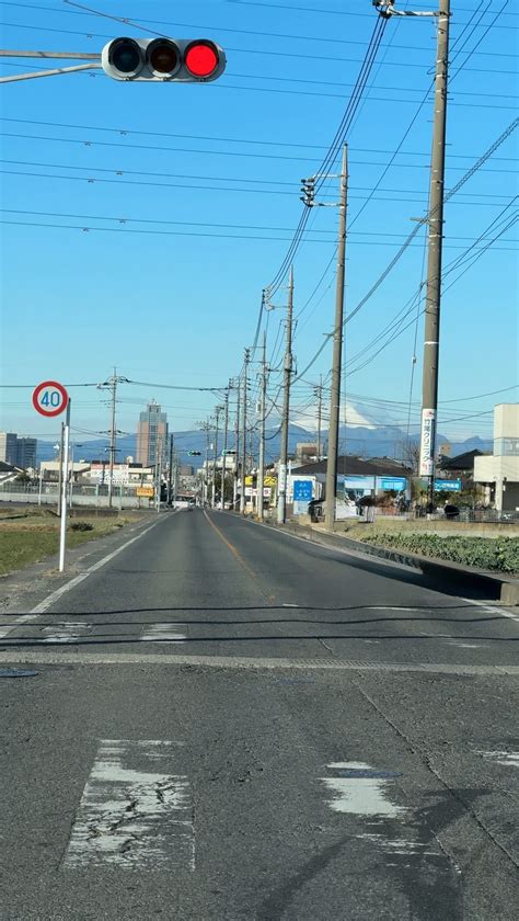 群馬県で、ひとり時間を楽しむアラフォーです 群馬県庁と群馬の富士山浅間山をみれるのは、群馬県民ならでは🤩 電柱がなければ笑 県庁と冬の