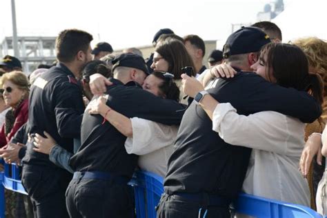 Emotiva Despedida De La Fragata Victoria En Rota Para Unirse A Una