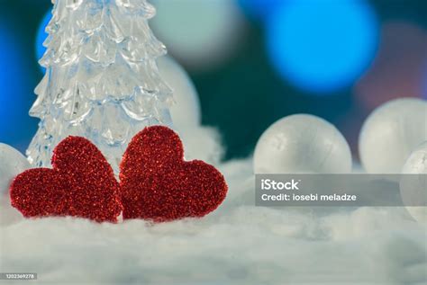 아름다운 눈 겨울 배경에 함께 두 마음 사랑과 세인트 발렌타인 데이 개념 0명에 대한 스톡 사진 및 기타 이미지 0명 12월 겨울 Istock