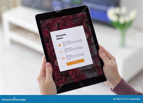 Woman Hand Holding IPad Pro Space Gray With App Home Editorial Stock Image Image Of Lock