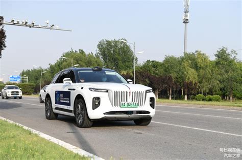 红旗c V2x技术助力自动驾驶，实现“聪明的车与智慧的路车家号发现车生活汽车之家