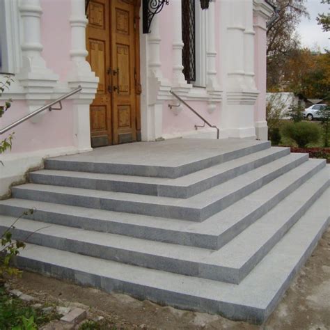 Гранитные ступени со склада в Москве