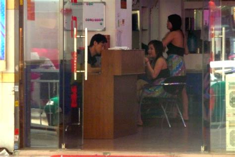 Barber Shop Shenzhen China The Girls Here Don T Cut Hair Flickr
