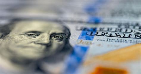 Курс долара НБУ та в банках знизився скільки коштує курс валют сьогодні Oboz Ua