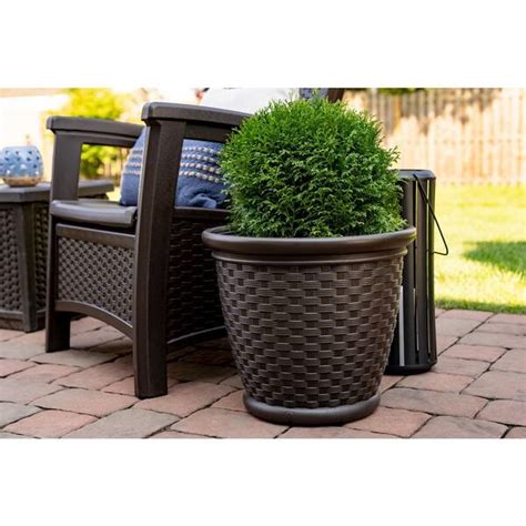 Suncast 22 Wicker Planter