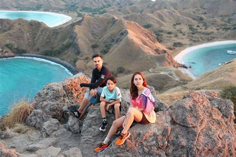 Seksinya Bunga Citra Lestari Kenakan Bikini Saat Liburan Ke Pantai