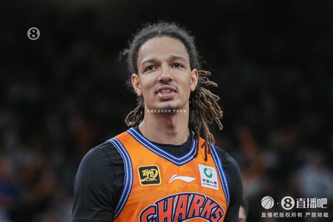 打得可以！威尔逊11中5and3记三分拿到15分3板1助1断 直播吧