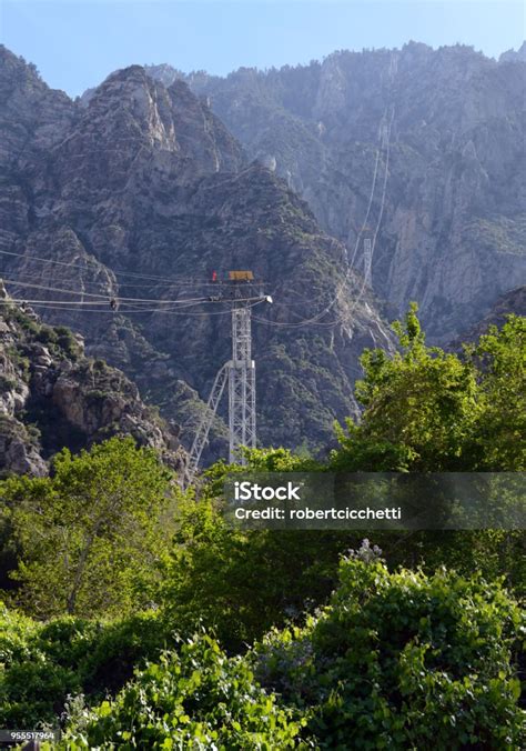 팜 스프링스 아래 마운트 샌 하 신 토 엔지니어링 감탄 그리고 여객을 산 캘리포니아에 사막에서 궤도 구조 트램웨이에 대한 스톡 사진 및 기타 이미지 Istock