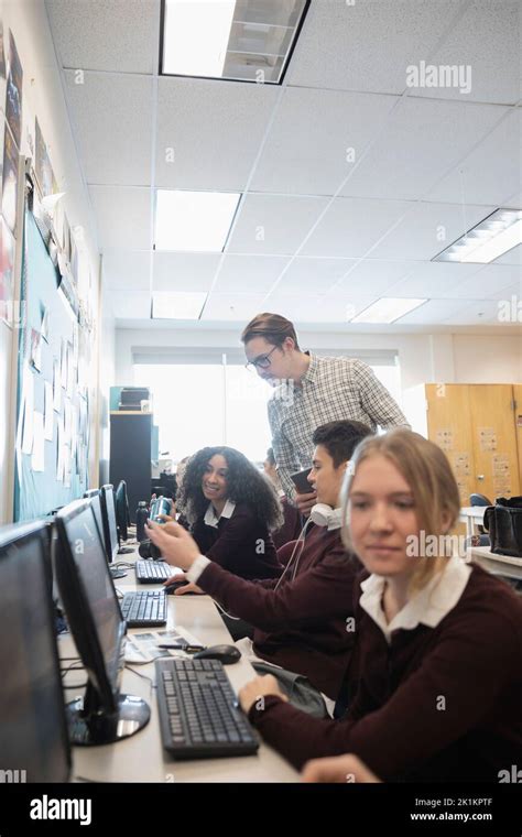 Adult Classroom Computers Hi Res Stock Photography And Images Alamy