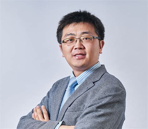 Dynamic Operations Of A Mobile Charging Crowdsourcing Platform 只有英文版本
