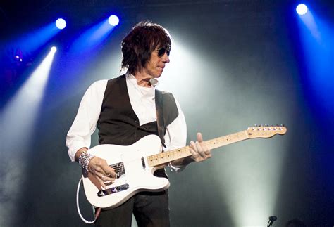 Legendarnega Kitarista Jeffa Becka Pogreša Tudi Pevka Ana Soklič Kuloar