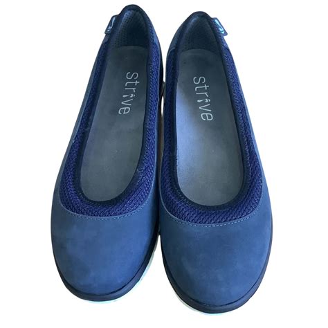 Strive Womens Aus Size 9 9 5 Leather Shoes Navy S Used Very Good