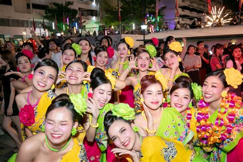 ลอยกระทง สานงานศิลป์ ศรีนครินทร์ ถิ่นวัฒนธรรม “งานวัด 4 ภาค”