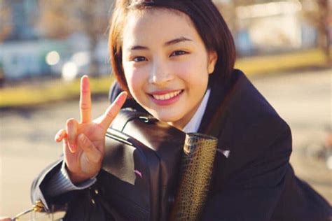広瀬すず 制服 Anone ちはやふる結び ラプラスの魔女 Sunny 夏空 Actors And Actresses Suzu