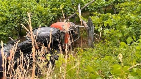 Segonzano Si Ribalta Col Trattore Nel Vigneto Arriva L Elisoccorso