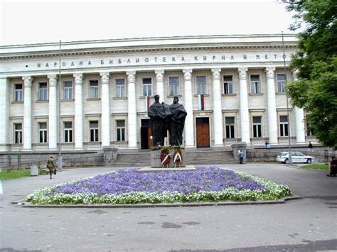 Срути се част от тавана на Националната библиотека