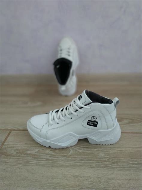 Жіночі шкіряні утеплені кросівки — ціна 1750 грн у каталозі Кросівки Купити жіночі речі за