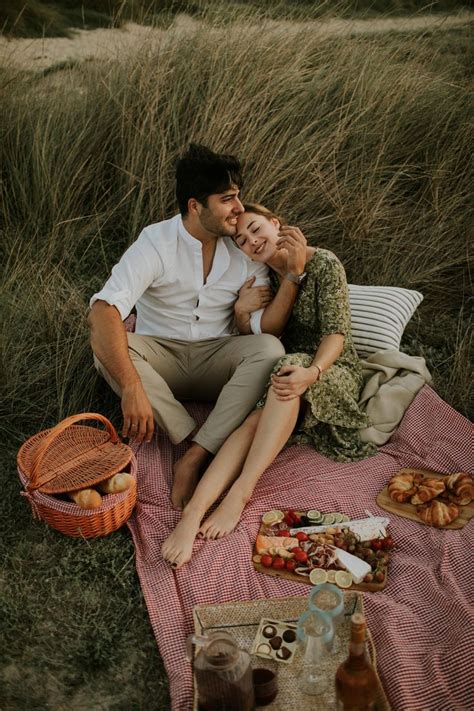 Picnic Beach Photoshoot Mallorca Naomi Baciuc Photography Picnic