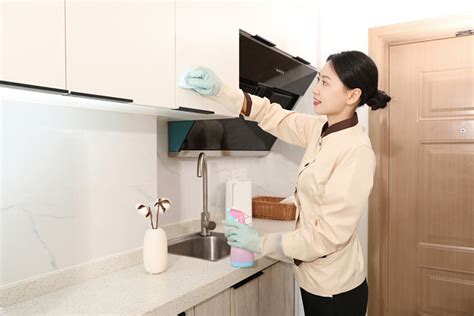 酒店清洁工家政保洁清洁服务女性人物摄影图