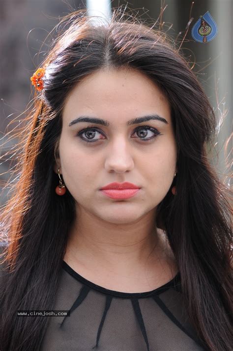 Aksha Hot Gallery Photo 27 Of 66