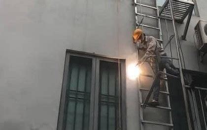 THANG THOÁT HIỂM tin tức Mới nhất Xôn xao về hình ảnh thang thoát hiểm tại chung cư mini Đọc