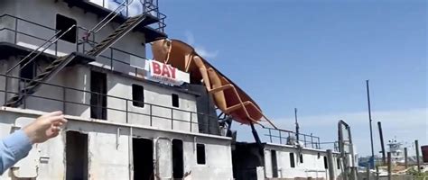 Giant 70 Foot Cockroach To Be Submerged In Gulf Of Mexico