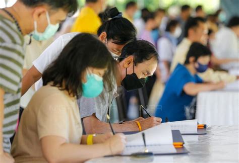 Photo Gallery ปีติ “ในหลวง พระราชินี” พระราชทานปฏิทินหลวงพุทธศักราช